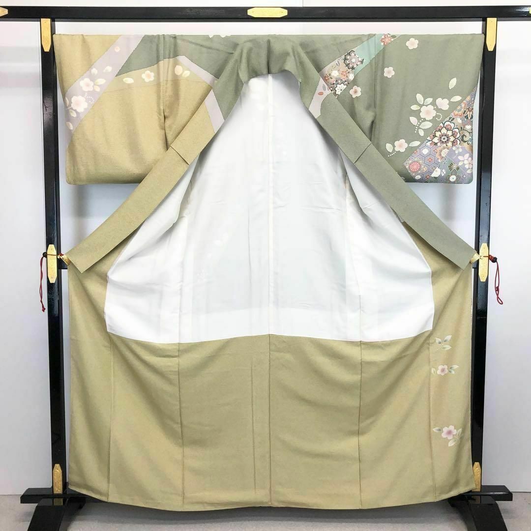 訪問着 美しい花柄模様 金駒刺繍 金彩 縮緬 薄灰緑色 K-3573 訪問着 美しい花柄模様 金駒刺繍 金彩 縮緬 薄灰緑色 K-3573