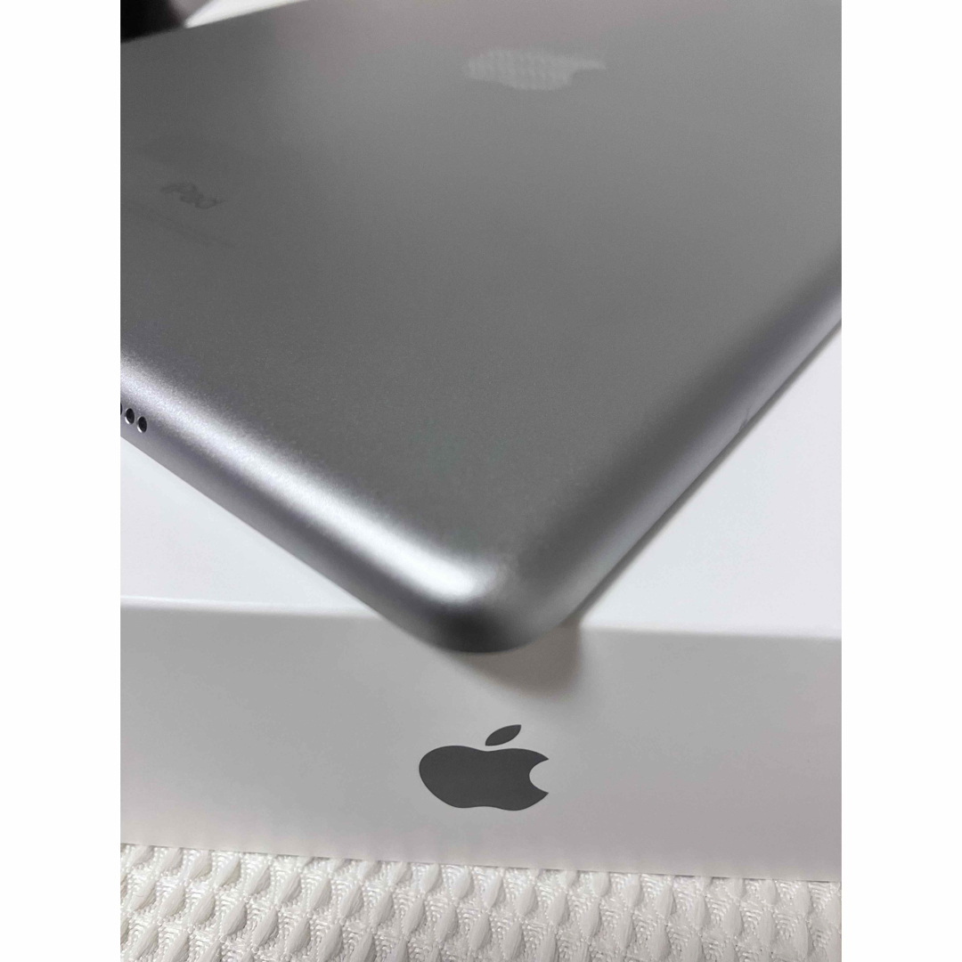 iPad 第6世代 WiFi 32GB スペースグレイ77.0% iPad 第6世代 WiFi 32GB スペースグレイ77.0%