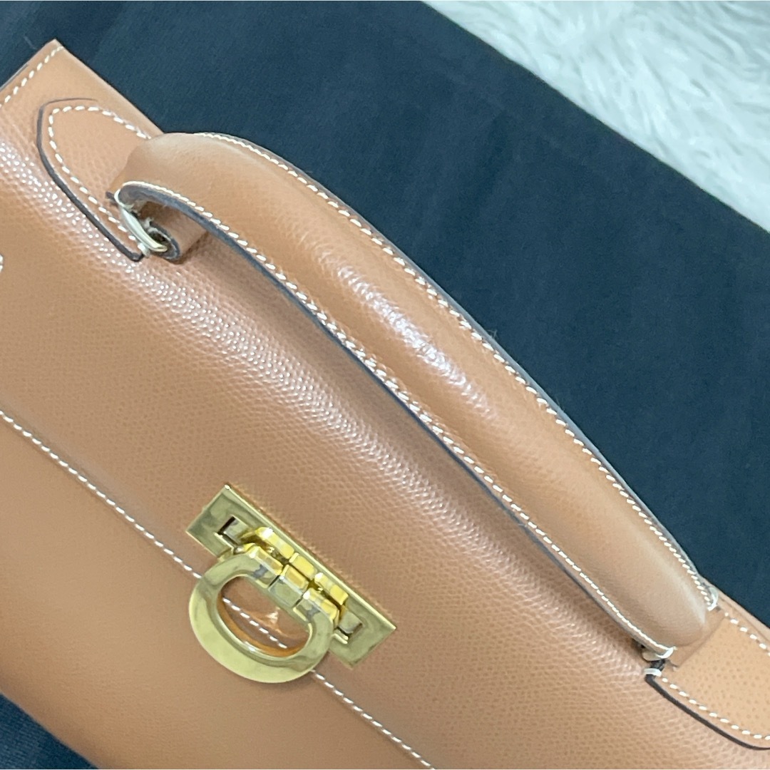 カルボッティ ハンドバッグ 243 Tan ショルダーストラップ付き カルボッティ ハンドバッグ 243 Tan ショルダーストラップ付き