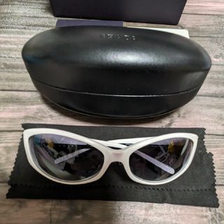 PRADA(ホワイト/白色系)のフリマアイテム一覧 PRADA(ホワイト/白色系)のフリマアイテム一覧