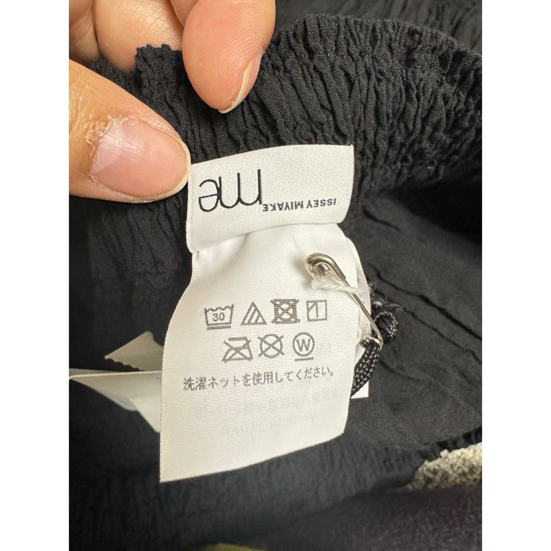 ISSEY MIYAKE - 新品 イッセイミヤケ ME 黒いスカートFG553の ISSEY MIYAKE - 新品 イッセイミヤケ ME 黒いスカートFG553の