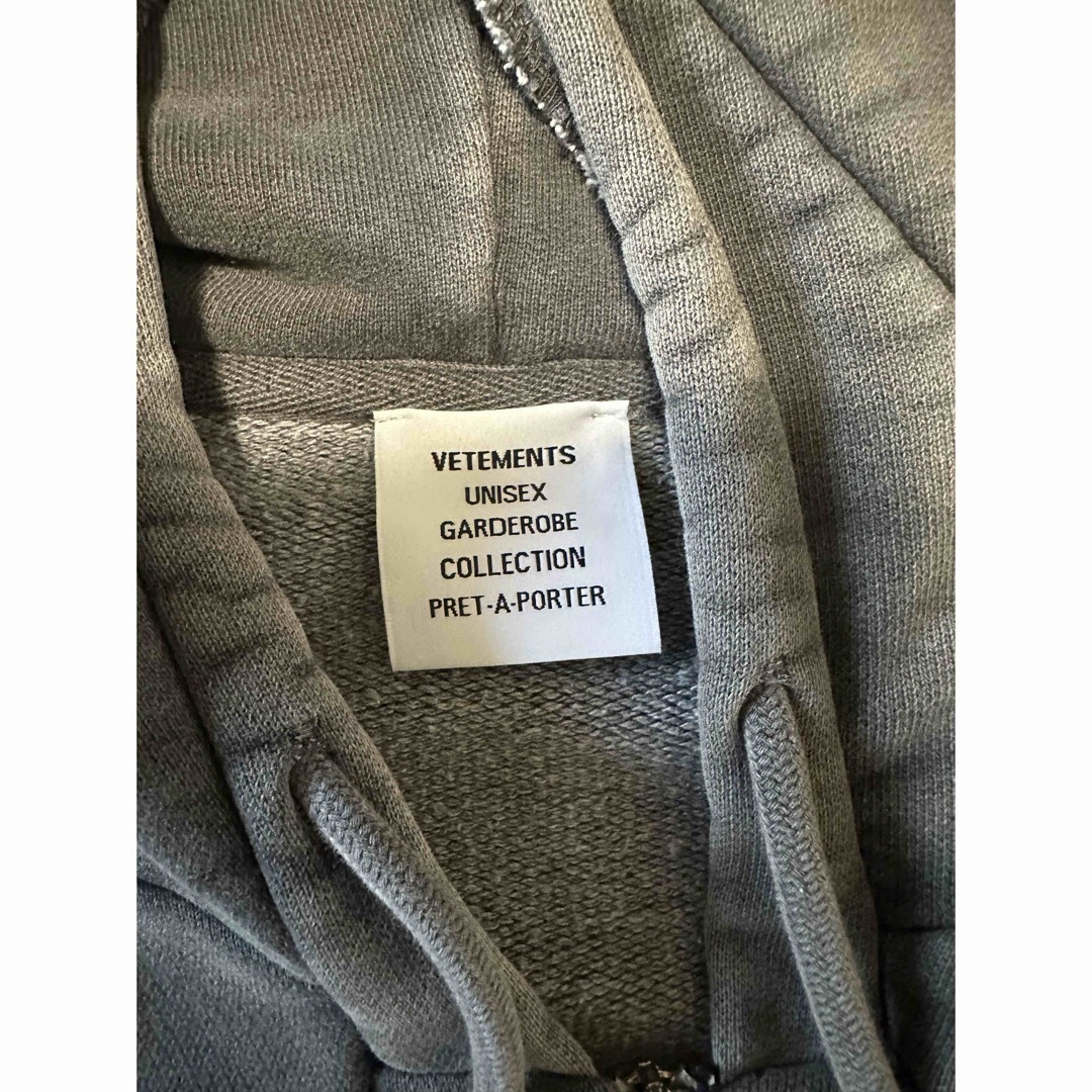 VETEMENTS - VETEMENTS 23SS カットオフ オンライン ジップ VETEMENTS - VETEMENTS 23SS カットオフ オンライン ジップ