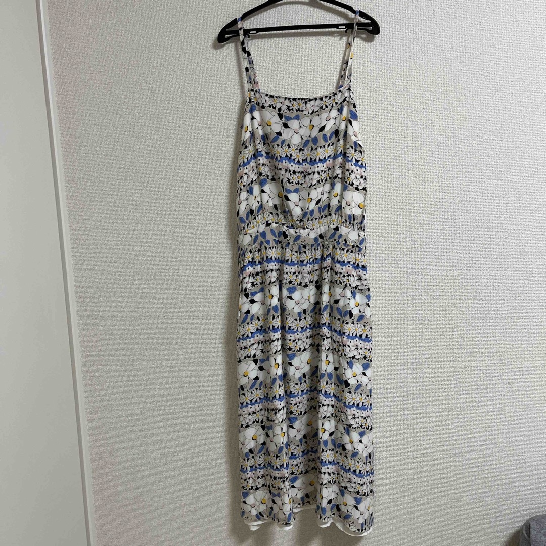 新品・未使用】Max Mara 花柄ワンピース サイズ42 新品・未使用】Max Mara 花柄ワンピース サイズ42