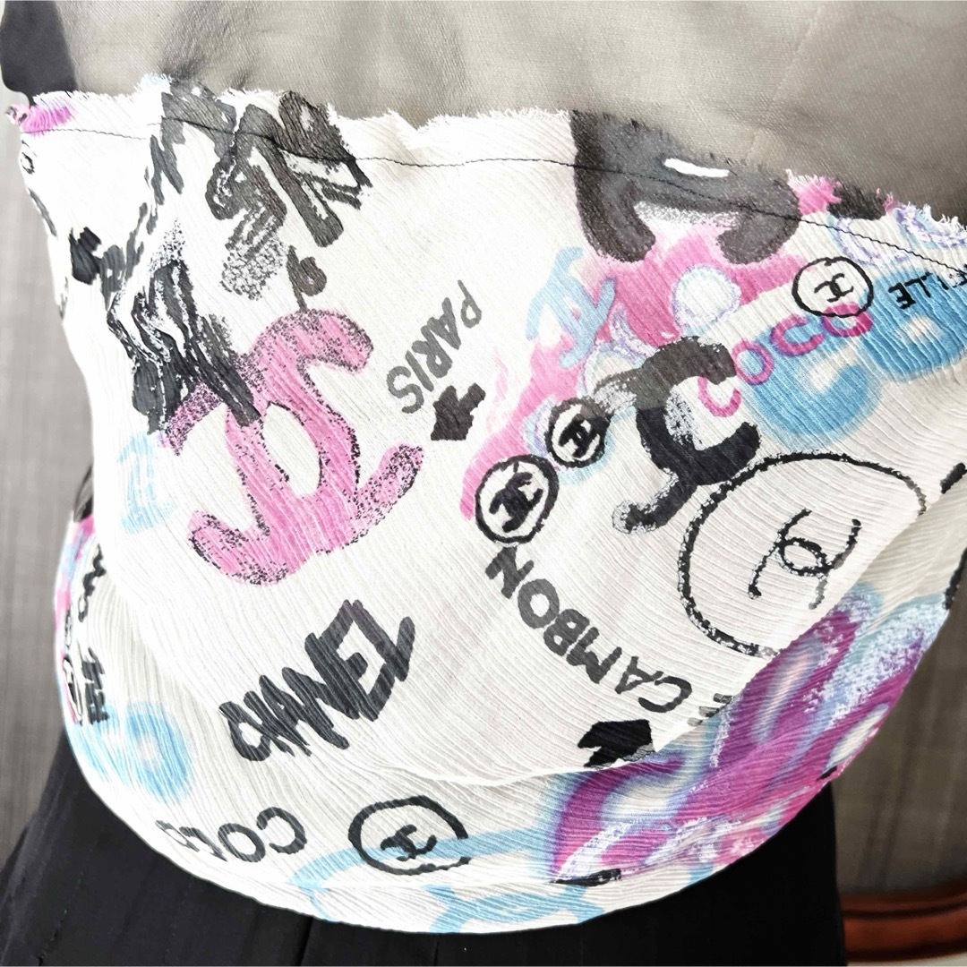 美品 CHANEL シャネル オールシルク ブローチ付 グラフィック 美品 CHANEL シャネル オールシルク ブローチ付 グラフィック