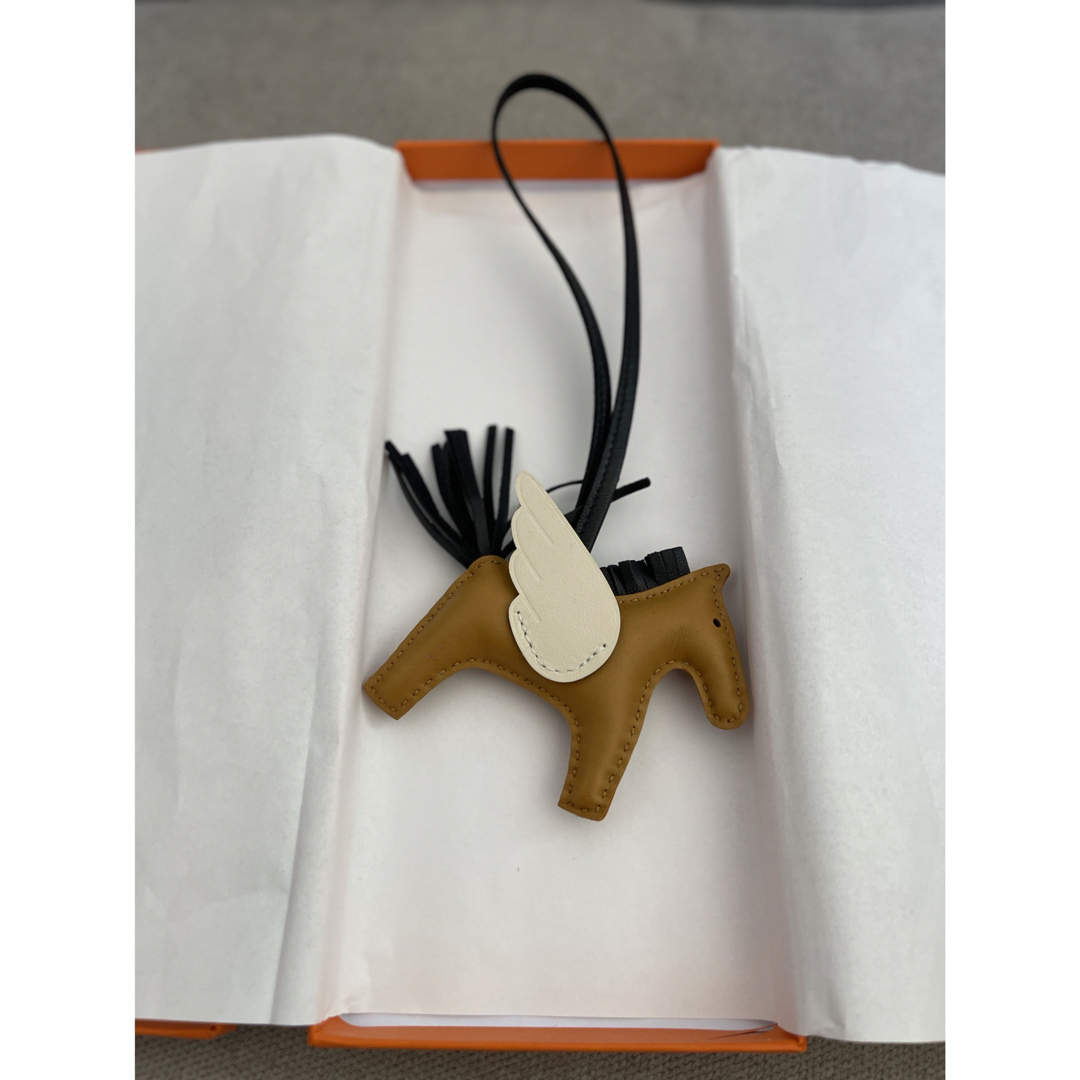 HERMES - 値下げ!エルメス ペガサス ロデオ PM チャーム セサミ HERMES - 値下げ!エルメス ペガサス ロデオ PM チャーム セサミ