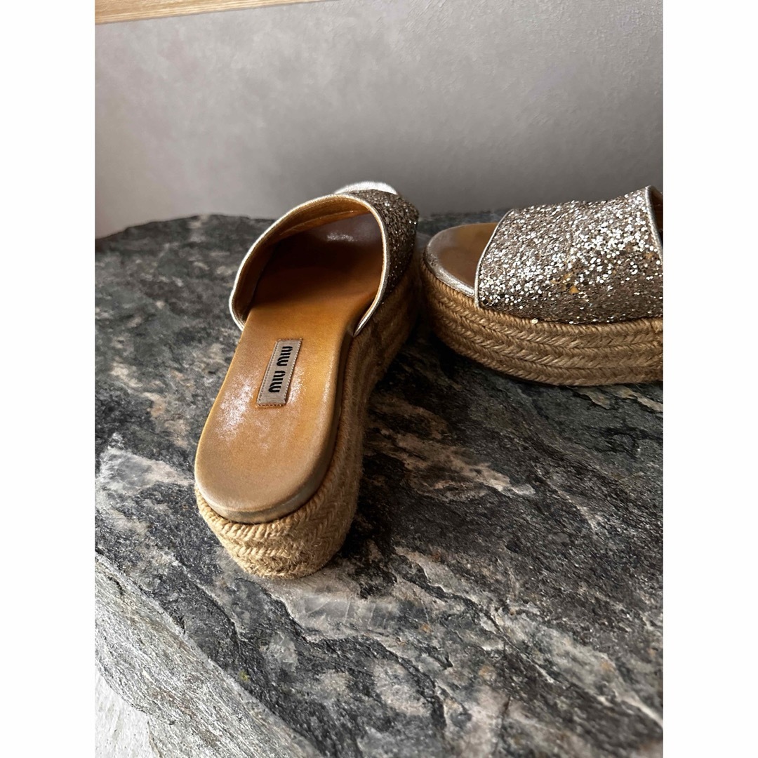 MIU MIU - ミュウミュウ グリッターサンダル miumiu ゴールドの MIU MIU - ミュウミュウ グリッターサンダル miumiu ゴールドの