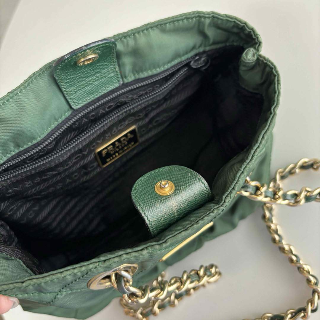 PRADA - プラダ 緑 チェーン ショルダーバッグ ナイロン PRADA - プラダ 緑 チェーン ショルダーバッグ ナイロン