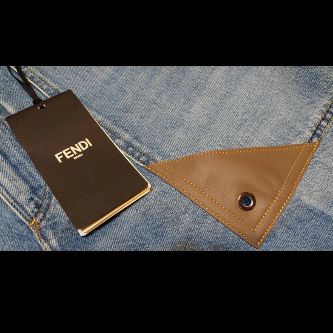 FENDI - 新品 定価15万位 Fendi 23SS フリンジ デニム ショーツ FENDI - 新品 定価15万位 Fendi 23SS フリンジ デニム ショーツ