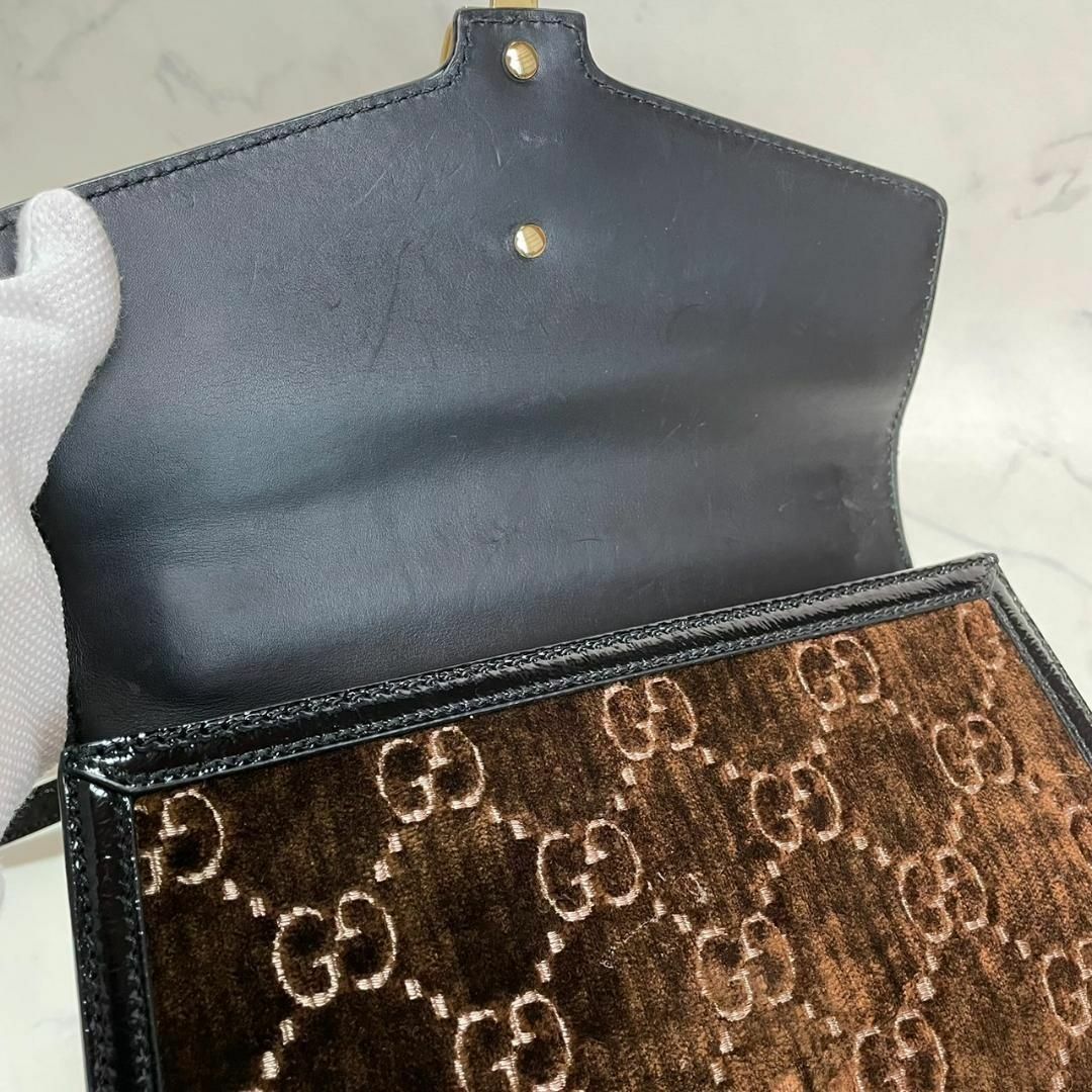 GUCCI - 【美品レア】GUCCI ショルダーバッグ シルヴィ ベロアの GUCCI - 【美品レア】GUCCI ショルダーバッグ シルヴィ ベロアの
