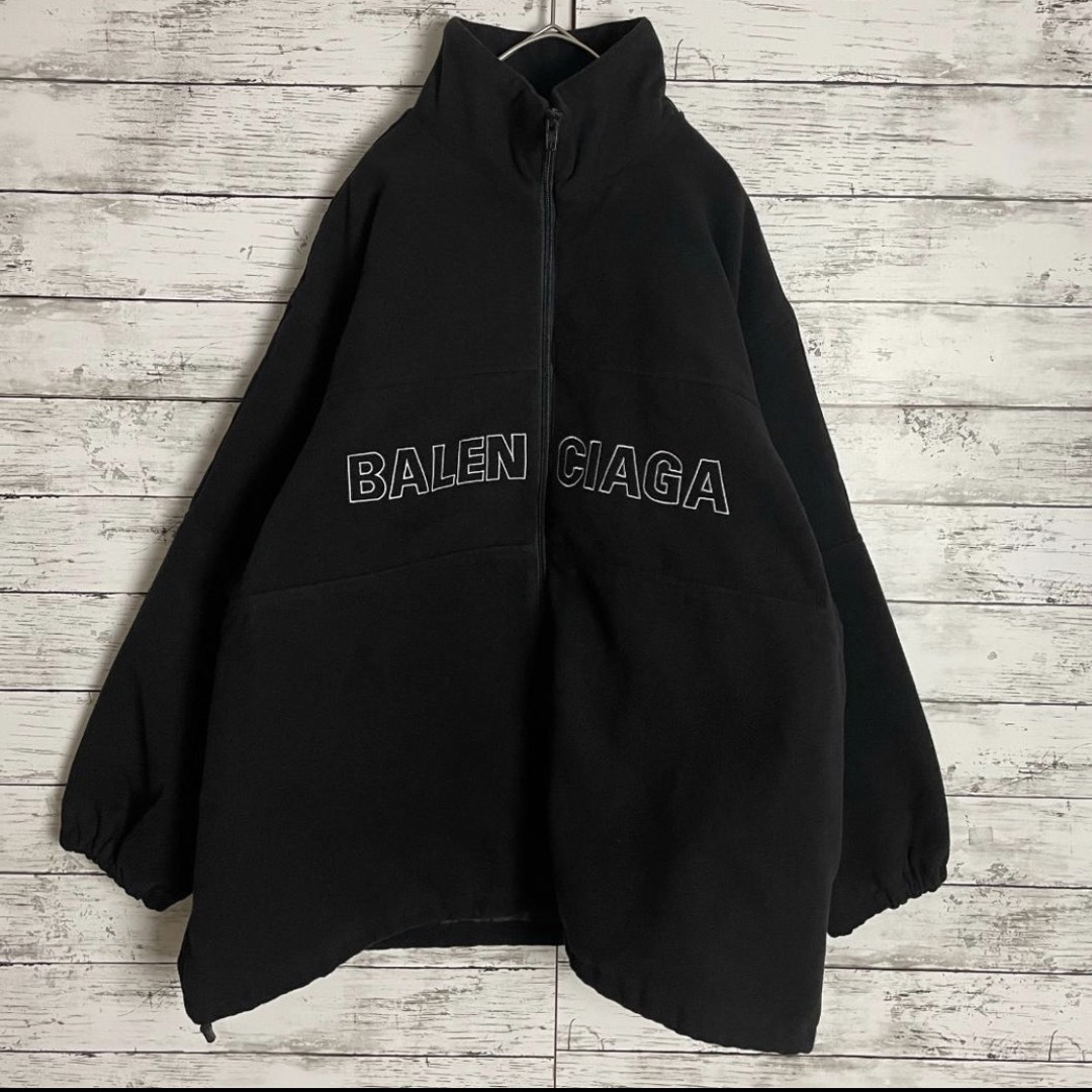 BALENCIAGA - 【 オーバーサイズ 】バレンシアガ 刺繍ロゴ BALENCIAGA - 【 オーバーサイズ 】バレンシアガ 刺繍ロゴ