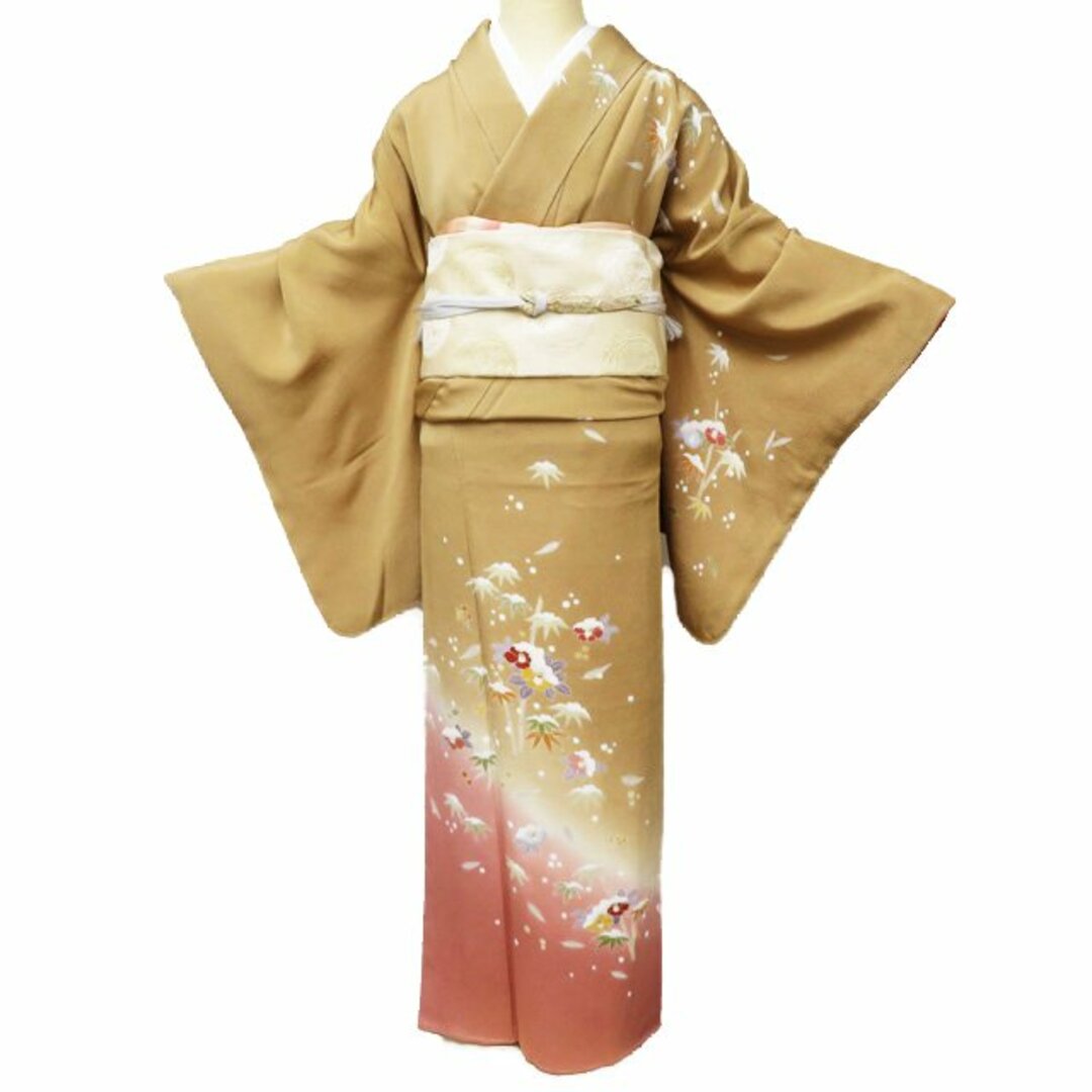 訪問着 着物 中古 正絹 袷 縮緬地 高島屋扱い 雪持ち笹と椿 香 訪問着 着物 中古 正絹 袷 縮緬地 高島屋扱い 雪持ち笹と椿 香