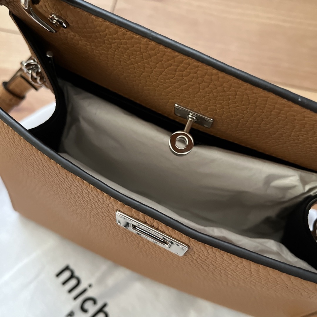 新品】michino paris ルテス ミニ キャメル ミチノパリ バッグ 新品】michino paris ルテス ミニ キャメル ミチノパリ バッグ