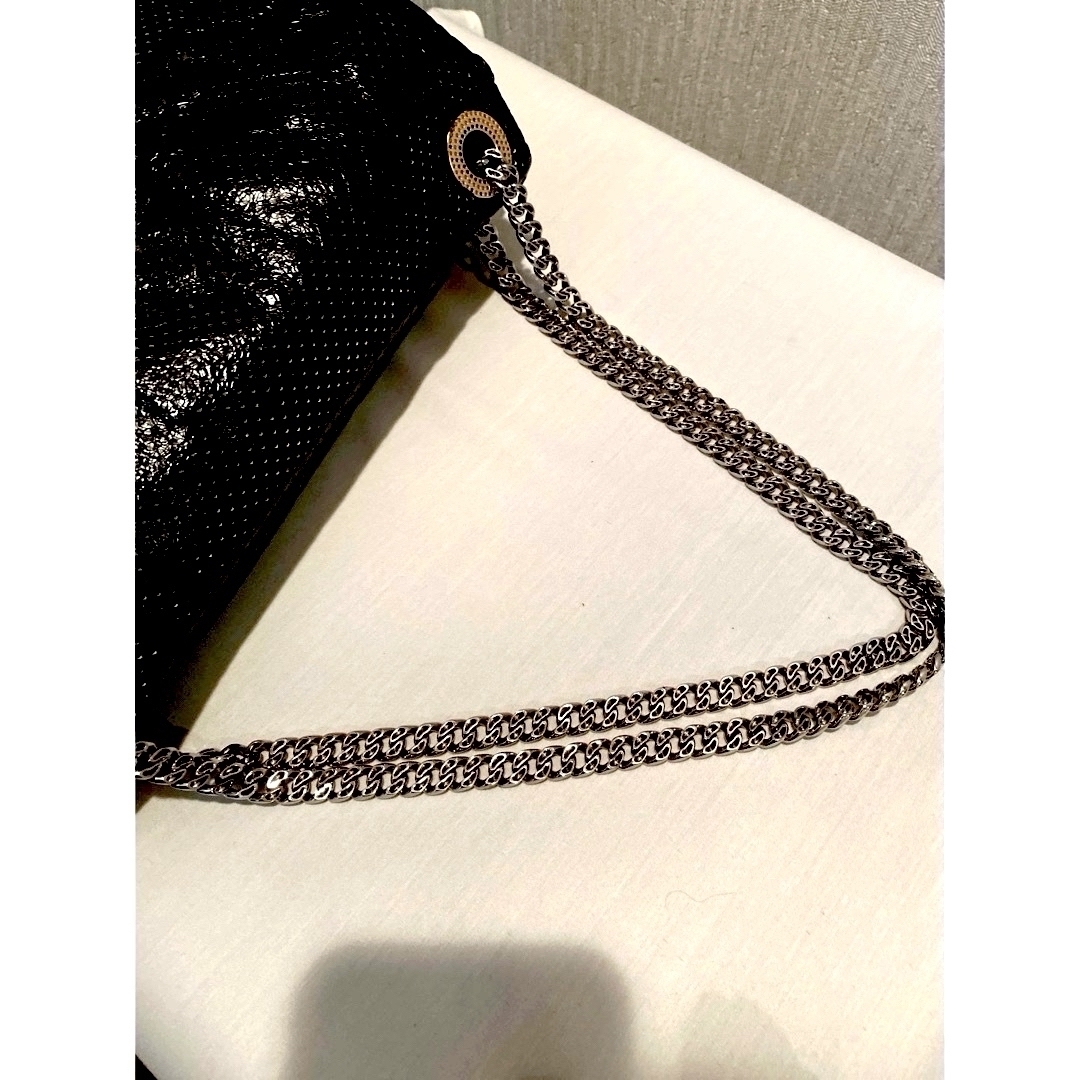 極美品 CHANELパンチング ダブルチェーン 斜め掛けショルダーバッグ 極美品 CHANELパンチング ダブルチェーン 斜め掛けショルダーバッグ