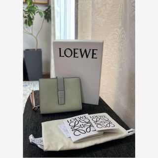 LOEWE(折り財布 ・ グリーン・カーキ/緑色系)のフリマアイテム一覧 LOEWE(折り財布 ・ グリーン・カーキ/緑色系)のフリマアイテム一覧