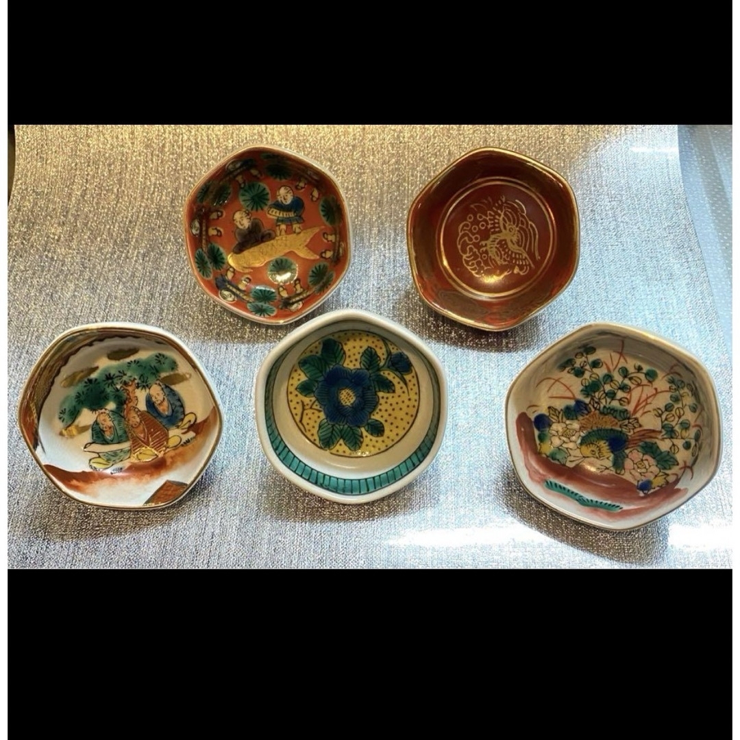 九谷焼/酒盃。五客。【麻布に包まれています 桐箱付き 昭和 九谷焼/酒盃。五客。【麻布に包まれています 桐箱付き 昭和