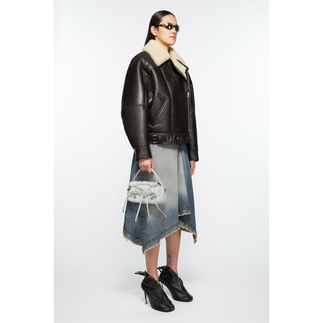 Acne Studios - マルチポケット マイクロバッグホワイト/グレー Acne Studios - マルチポケット マイクロバッグホワイト/グレー
