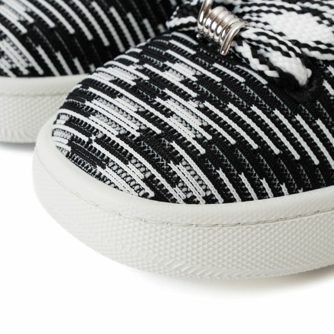 新品 BURBERRY チェック ニット ボックススニーカー 新品 BURBERRY チェック ニット ボックススニーカー