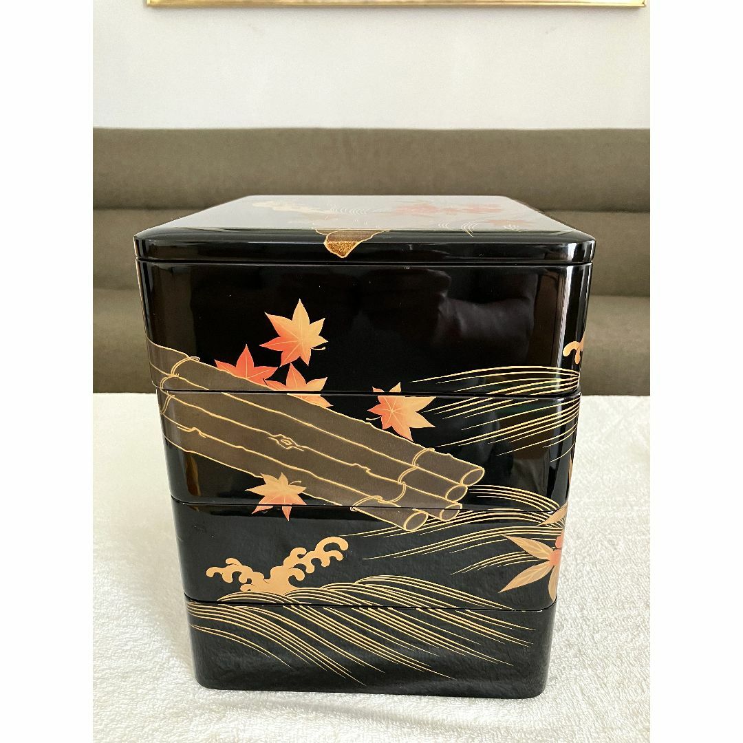 宮内庁御用達 漆器 山田平安堂 四段重 花筏蒔絵 宮内庁御用達 漆器 山田平安堂 四段重 花筏蒔絵