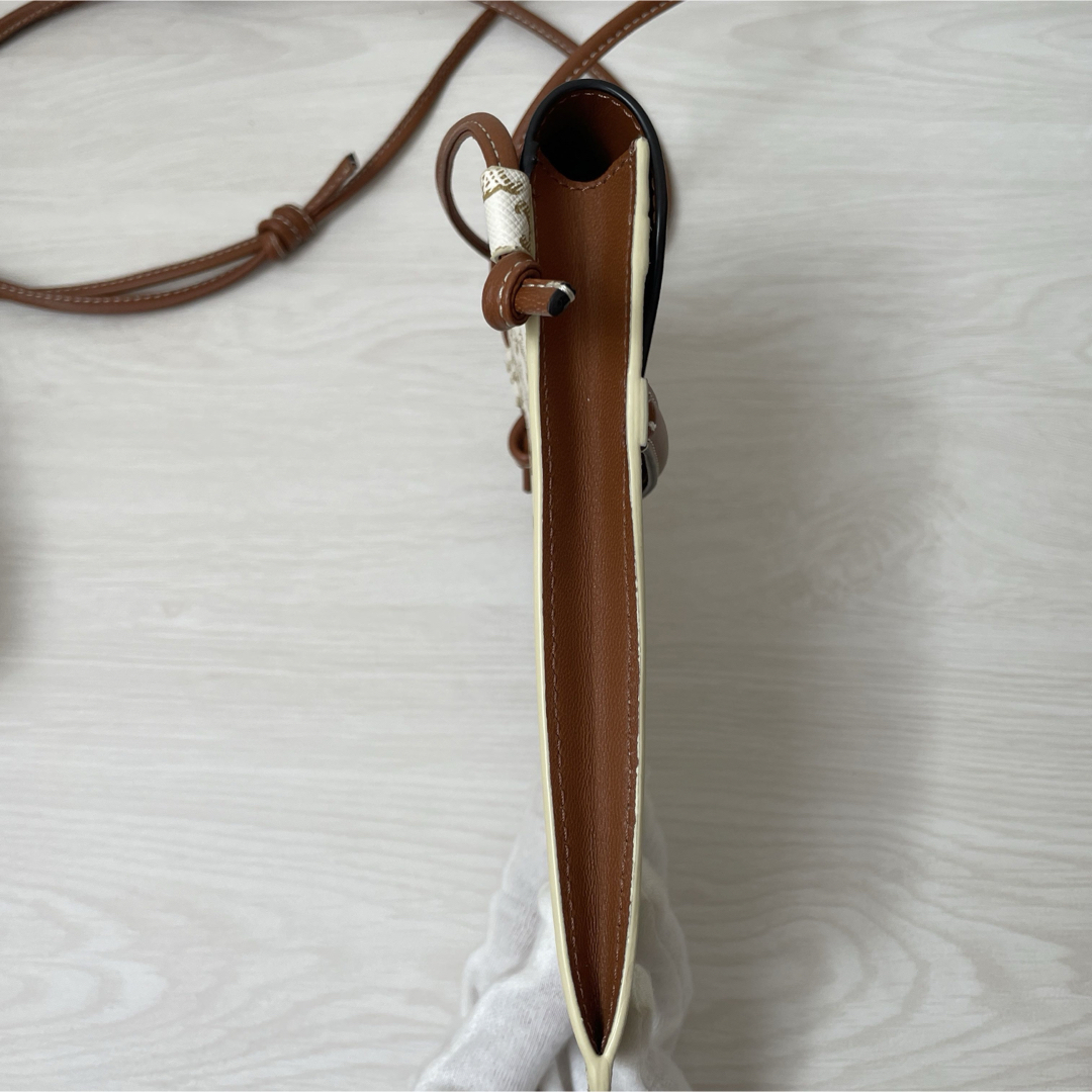 美品【セリーヌ】CELINEトリオンフ モバイルポーチ スマホ 美品【セリーヌ】CELINEトリオンフ モバイルポーチ スマホ