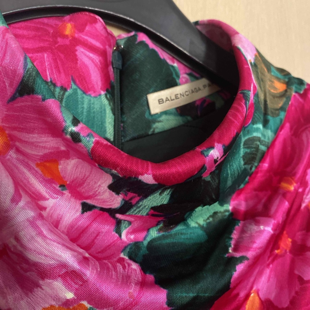 BALENCIAGA - 【ほぼ新品】BALENCIAGA 花柄ワンピースの通販 by BALENCIAGA - 【ほぼ新品】BALENCIAGA 花柄ワンピースの通販 by