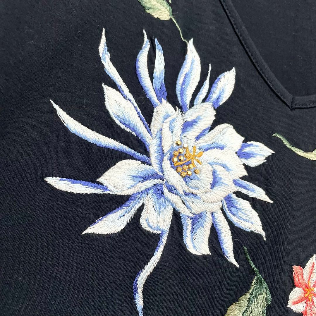 VIVIENNE TAM 花柄刺繍トップス VIVIENNE TAM 花柄刺繍トップス