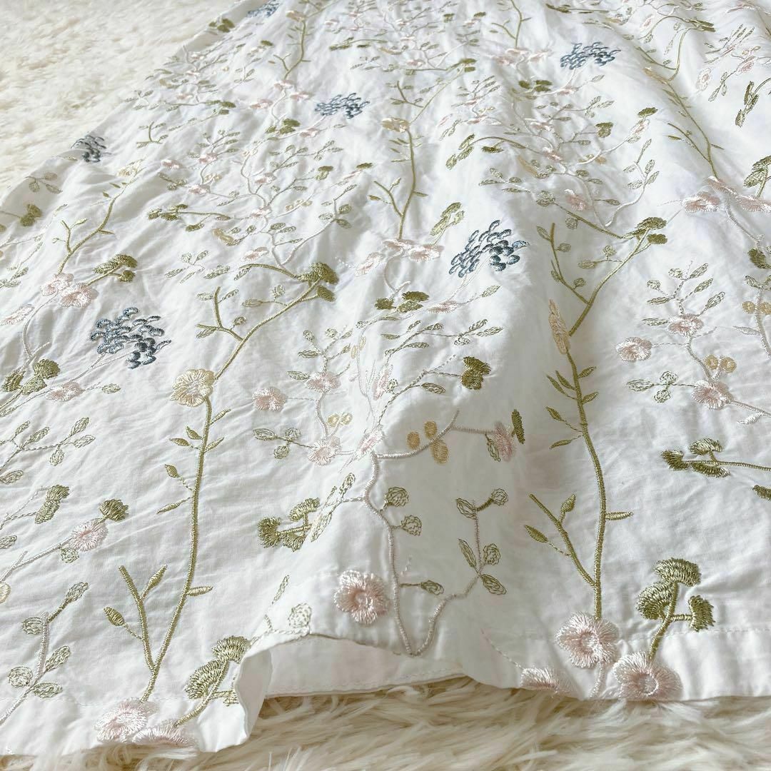 yuni - yuni 多色刺繍 草花柄 ロング ワンピース 白 F コットン yuni - yuni 多色刺繍 草花柄 ロング ワンピース 白 F コットン