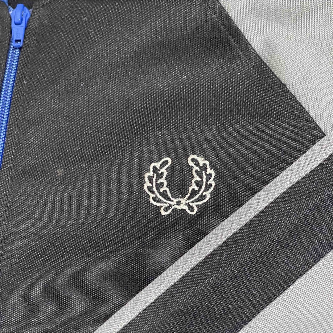 FRED PERRY - 美品】フレッドペリー刺繍トラックジャケット古着 FRED PERRY - 美品】フレッドペリー刺繍トラックジャケット古着