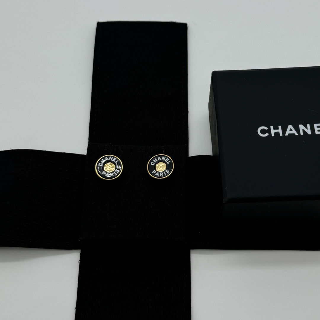 シャネル ピアス 新作 CHANEL PARIS ボタン型 ピアス シャネル ピアス 新作 CHANEL PARIS ボタン型 ピアス