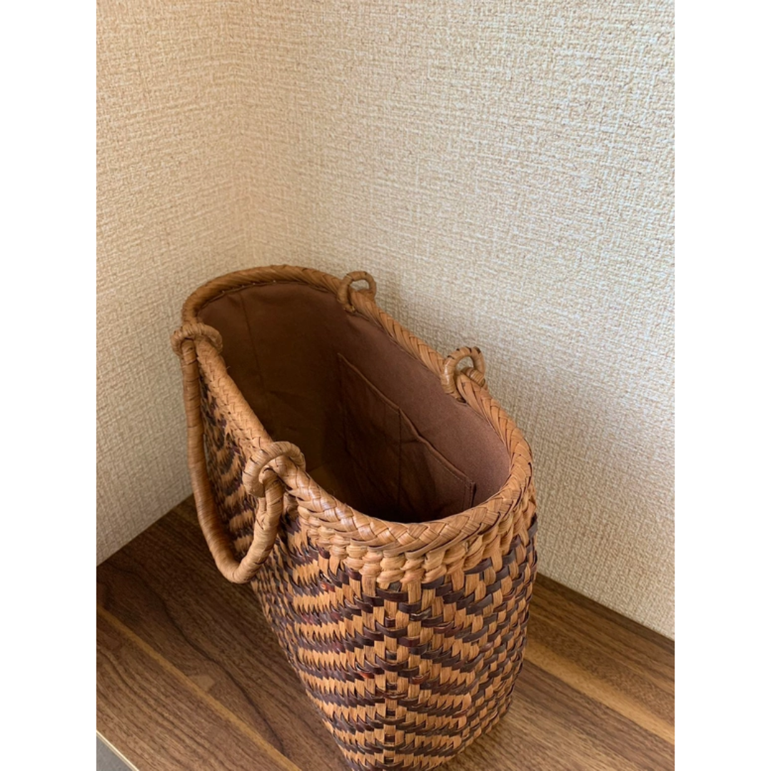 山葡萄かごバッグ 桜皮籠バッグ 少し 手提げ 籠 保存袋付き 山葡萄かごバッグ 桜皮籠バッグ 少し 手提げ 籠 保存袋付き