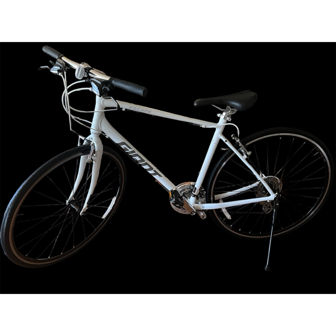 Giant クロスバイク 白 ESCAPE R3 煙たかっ MS 売買された Giant クロスバイク 白 ESCAPE R3 煙たかっ MS 売買された