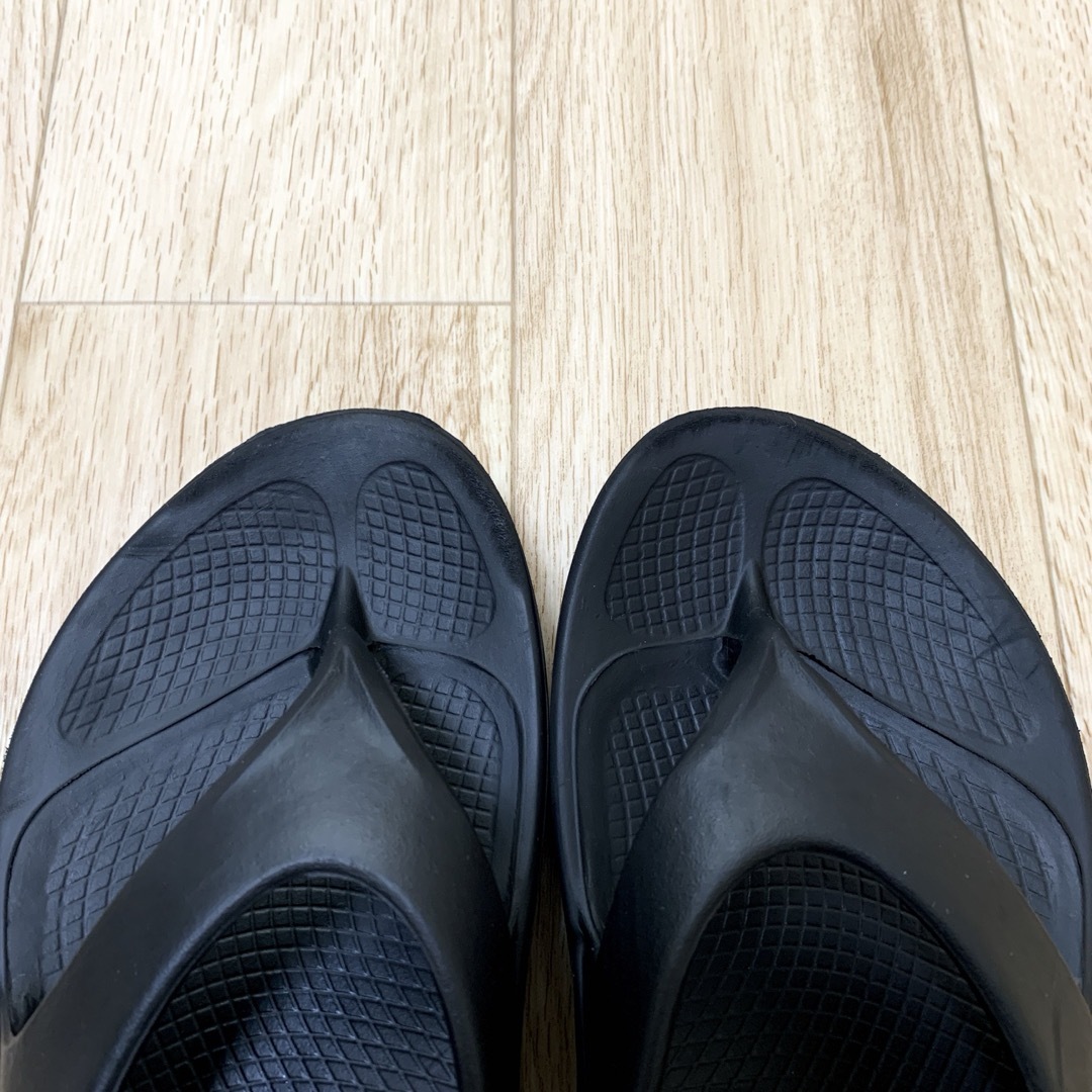 OOFOS - 【OOFOS】ウーフォスリカバリーサンダル黒ブラック25cm OOFOS - 【OOFOS】ウーフォスリカバリーサンダル黒ブラック25cm