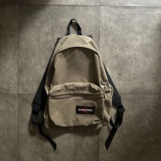 EASTPAK(ベージュ系)のフリマアイテム一覧 EASTPAK(ベージュ系)のフリマアイテム一覧