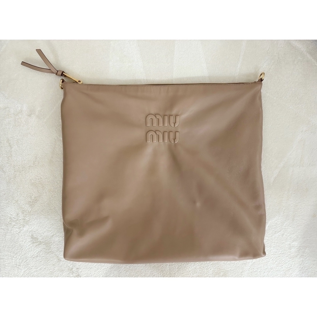 MIU MIU - 【MIU MIU】レザー ショルダーバッグ ベージュピンク MIU MIU - 【MIU MIU】レザー ショルダーバッグ ベージュピンク