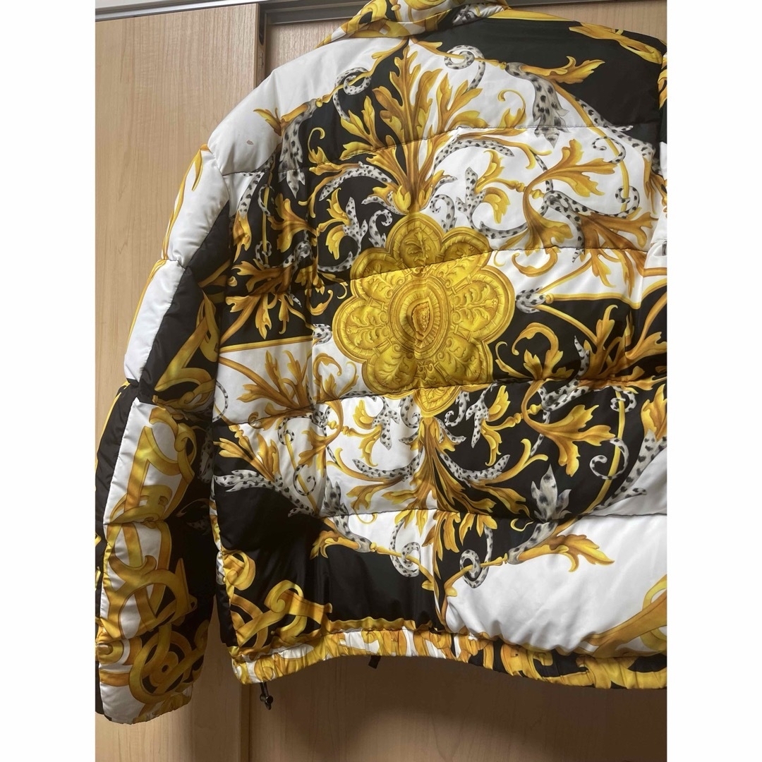 VERSACE - 最終値下げ🧥VERSACEダウンジャケットバロック柄の VERSACE - 最終値下げ🧥VERSACEダウンジャケットバロック柄の