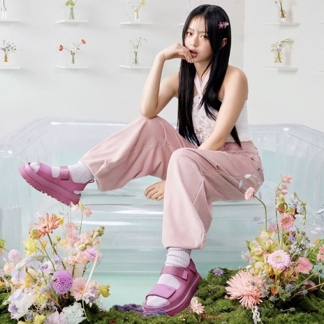 UGG - NewJeansハニ着用 UGG W GOLDENGLOW大人気完売 希少サイズ UGG - NewJeansハニ着用 UGG W GOLDENGLOW大人気完売 希少サイズ