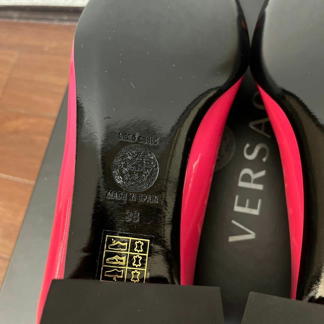VERSACE - 新品未使用品 ヴェルサーチ パンプス ピンク 25cm 38 VERSACE - 新品未使用品 ヴェルサーチ パンプス ピンク 25cm 38