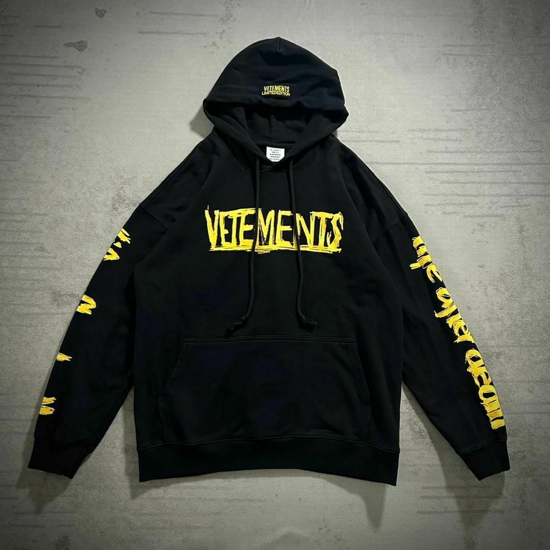 VETEMENTS - 超美品 21SS VETEMENTS 名作 WORLD TOUR パーカー M VETEMENTS - 超美品 21SS VETEMENTS 名作 WORLD TOUR パーカー M