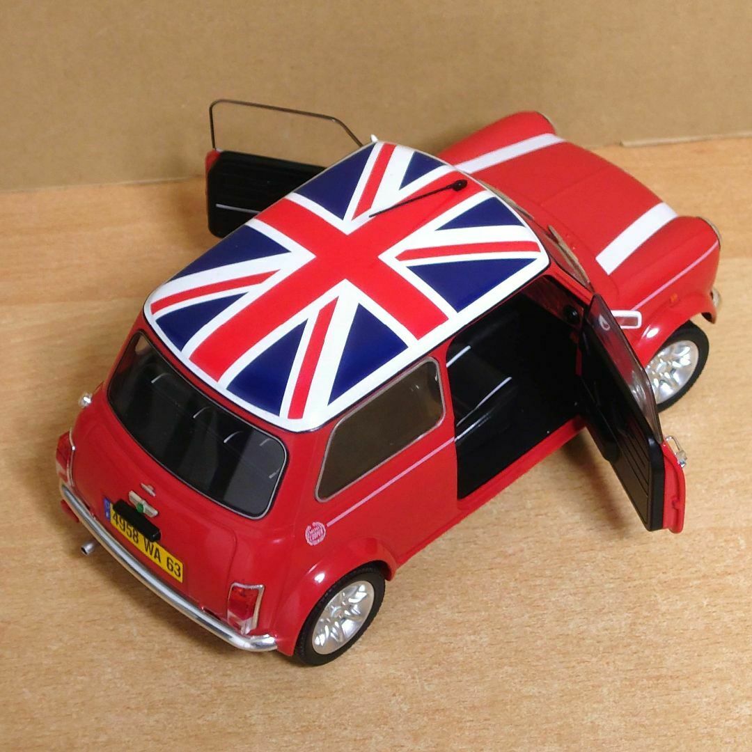 2台セット 1/18 ルノー4CV & ミニクーパースポーツ ユニオンジャック 2台セット 1/18 ルノー4CV & ミニクーパースポーツ ユニオンジャック