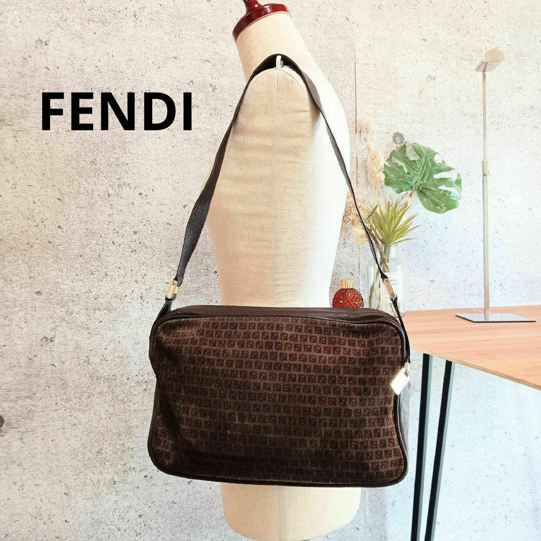 美品 フェンディ スエード レザー ショルダーバッグ 鞄 美品 フェンディ スエード レザー ショルダーバッグ 鞄