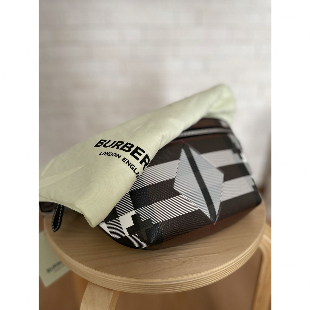 極美品 BURBERRY ボディバッグ・ウエストポーチ PVCレザー 極美品 BURBERRY ボディバッグ・ウエストポーチ PVCレザー
