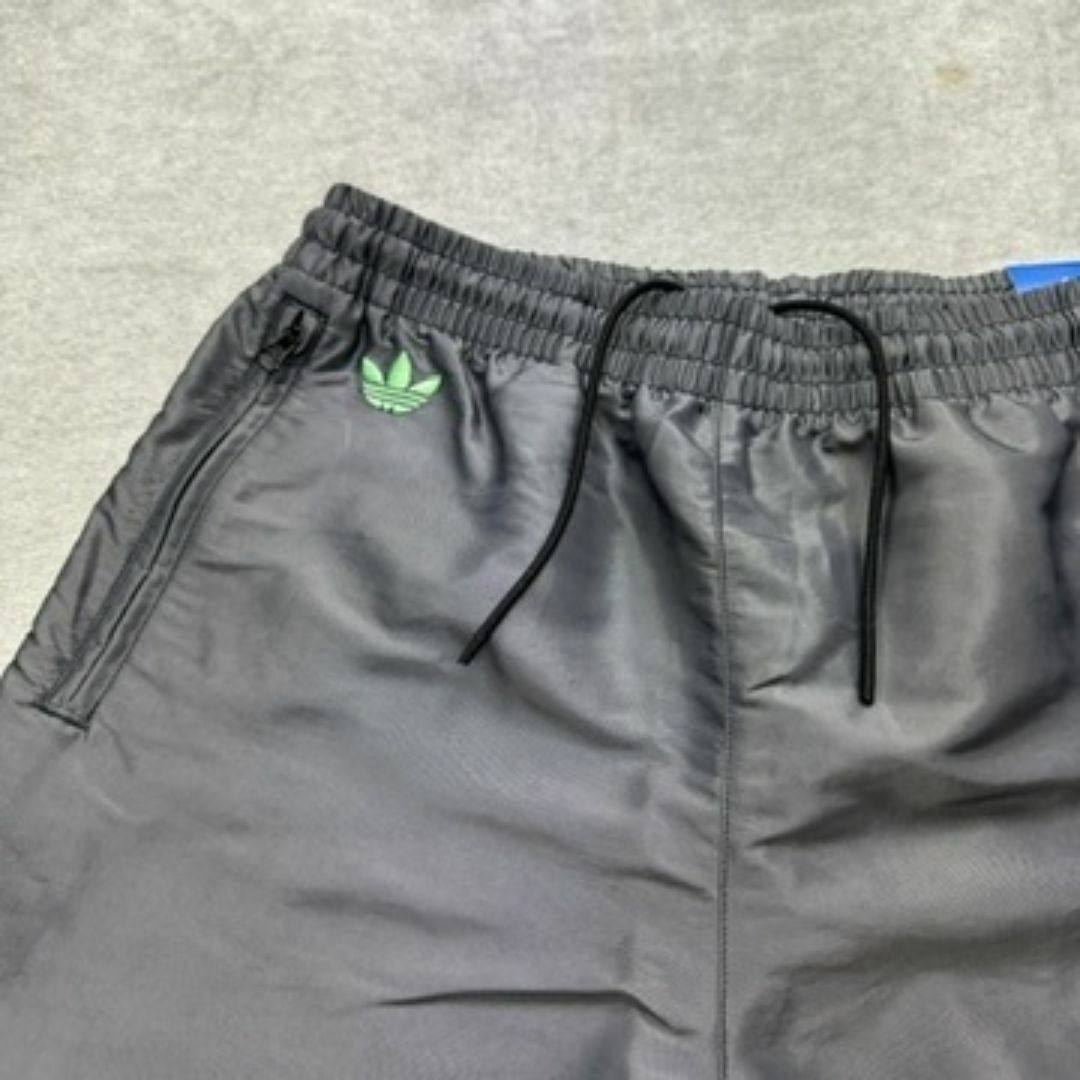 adidas - 新品 adidas Originals Lサイズ セットアップ ナイロン adidas - 新品 adidas Originals Lサイズ セットアップ ナイロン