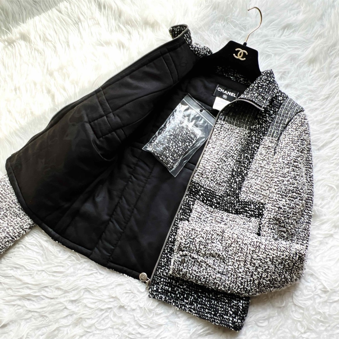 CHANEL - 未使用 CHANELシャネル ツイード コート ダウン ベスト CHANEL - 未使用 CHANELシャネル ツイード コート ダウン ベスト