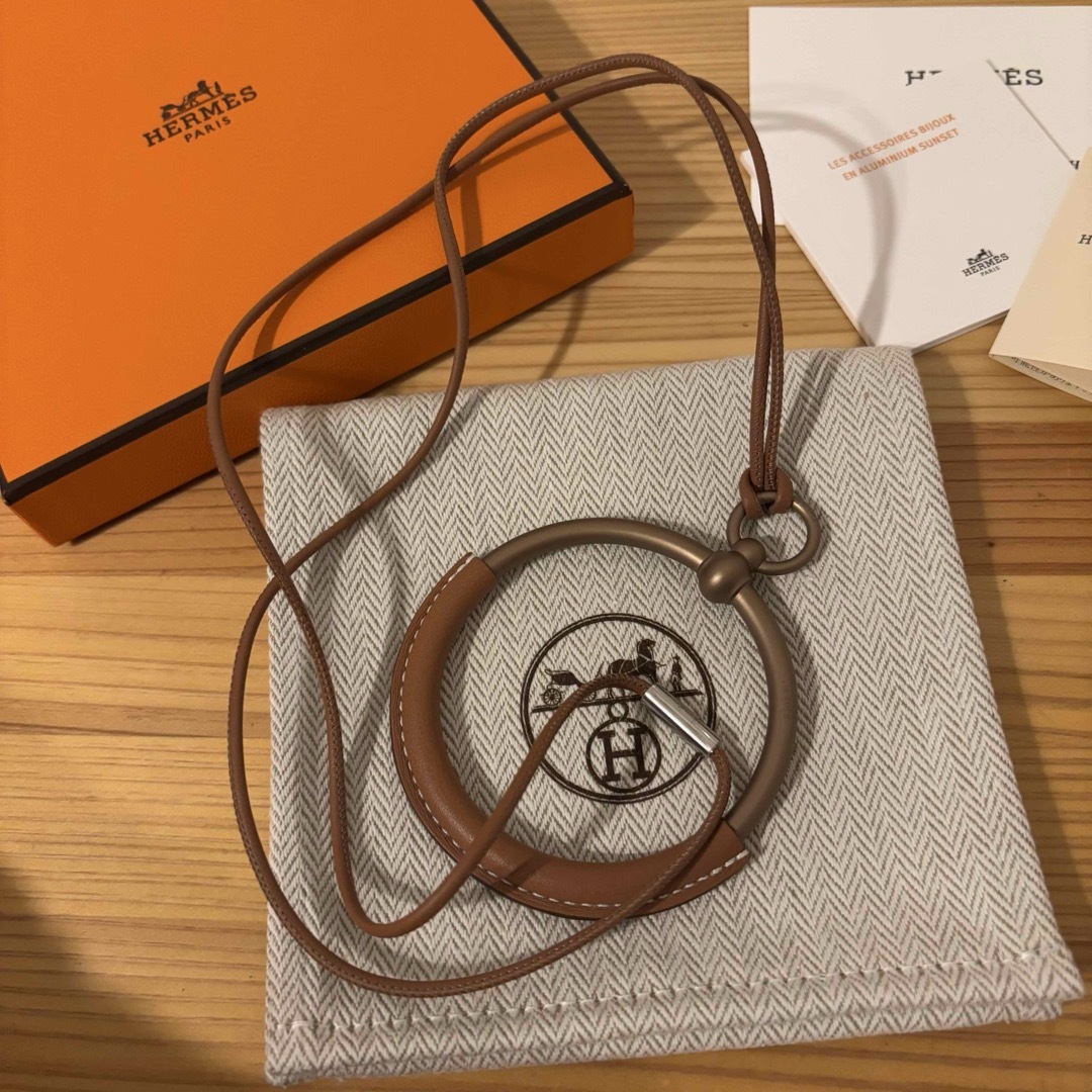 HERMES - エルメス ループグラン ペンダント アルミニウレザー HERMES - エルメス ループグラン ペンダント アルミニウレザー