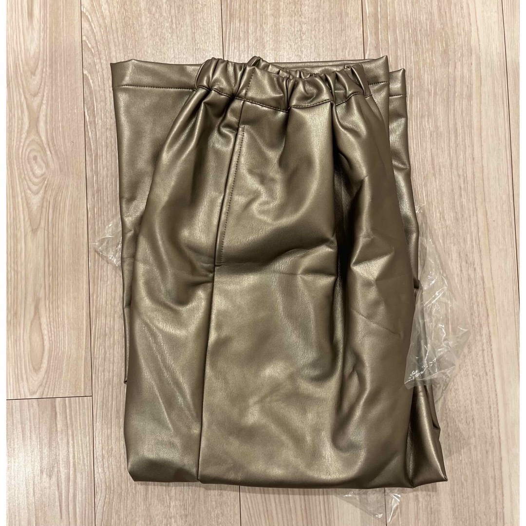 新品未使用 リグドット エコレザーパンツ ゴールド Lig. 新品未使用 リグドット エコレザーパンツ ゴールド Lig.