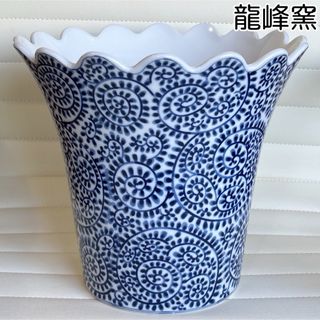 有田焼 - 龍峰窯 染付蛸唐草 陶器製 花型 鉢カバー プランター 有田焼 - 龍峰窯 染付蛸唐草 陶器製 花型 鉢カバー プランター