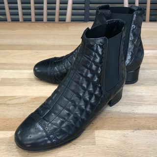 CHANEL - 超美品 シャネル マトラッセ ココマーク ブーティ CHANEL - 超美品 シャネル マトラッセ ココマーク ブーティ