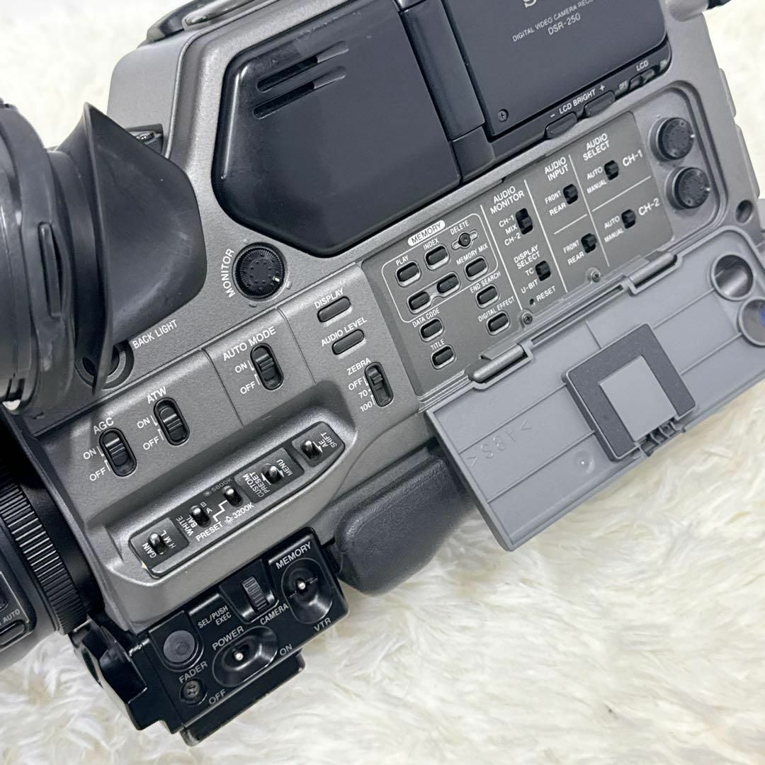 SONY DSR-250 業務用 3CCD デジタルカムコーダー ソニー SONY DSR-250 業務用 3CCD デジタルカムコーダー ソニー