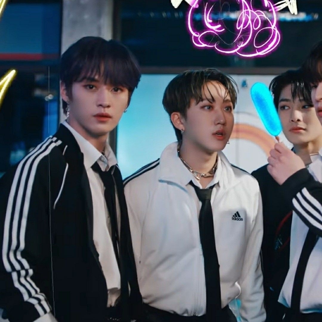 adidas - ☆ adidas StrayKids Lee Know着 トラックジャケットの adidas - ☆ adidas StrayKids Lee Know着 トラックジャケットの