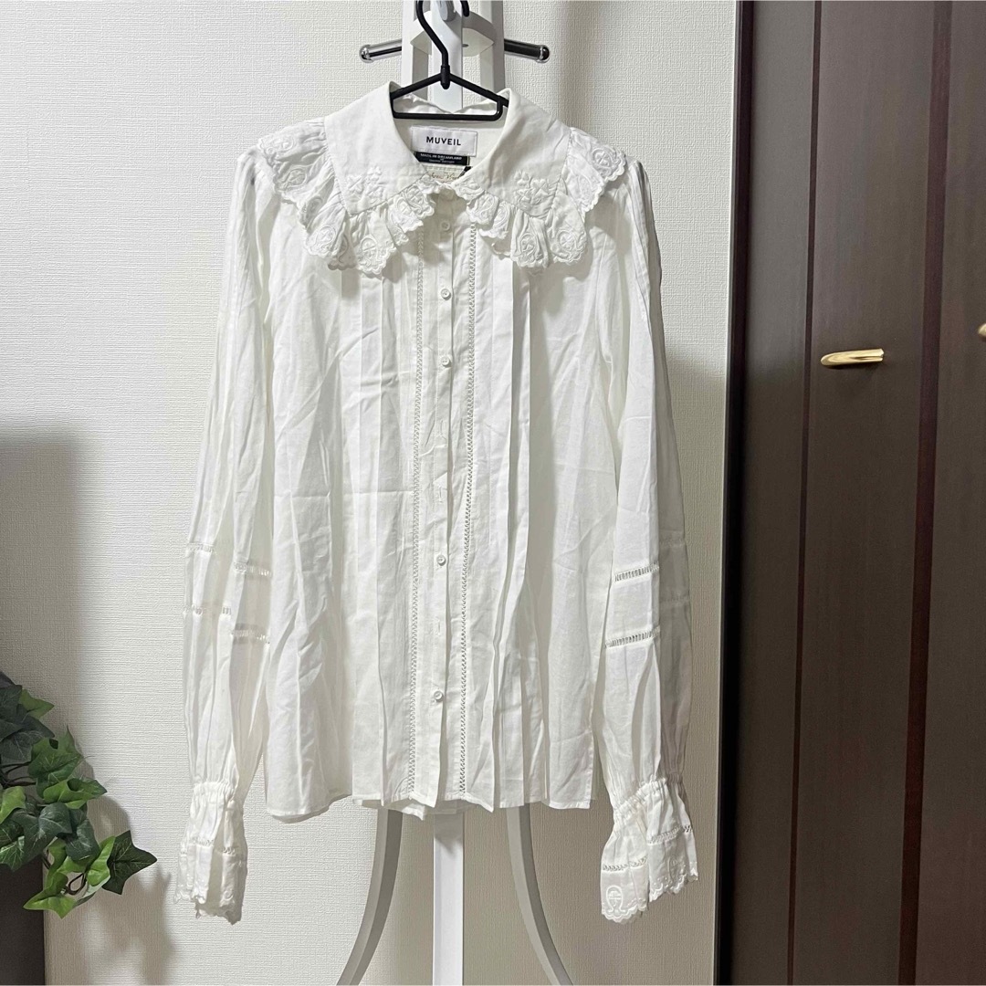 新品MUVEIL ミュベール刺繍レースブラウス ホワイト 新品MUVEIL ミュベール刺繍レースブラウス ホワイト