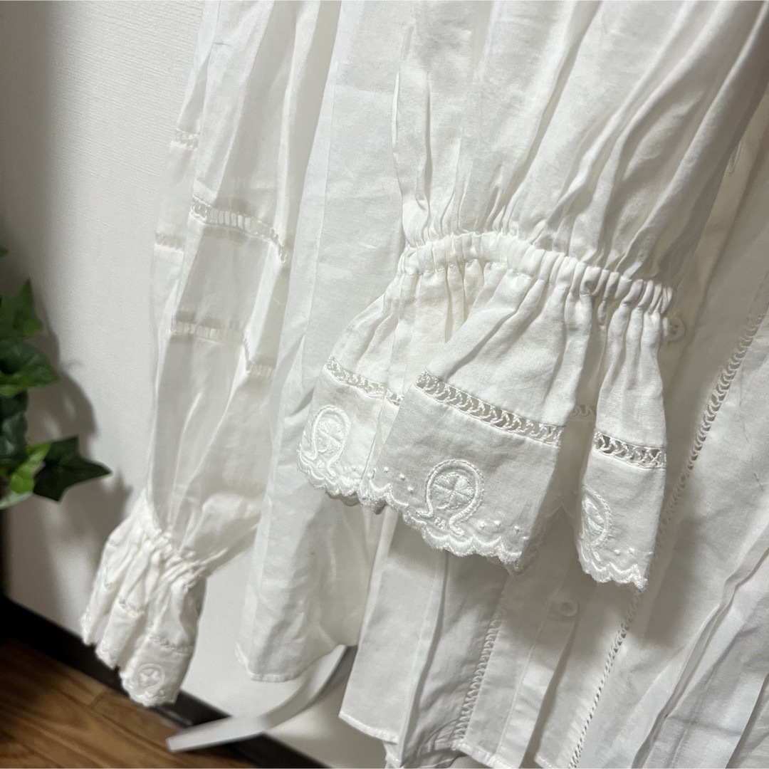 新品MUVEIL ミュベール刺繍レースブラウス ホワイト 新品MUVEIL ミュベール刺繍レースブラウス ホワイト